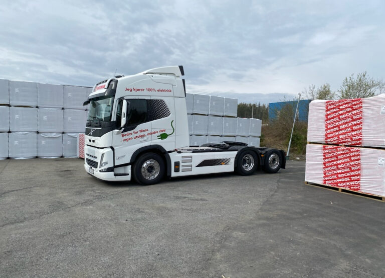 ROCKWOOL har investert i en ny elektrisk lastebil - Byggfakta Nyheter