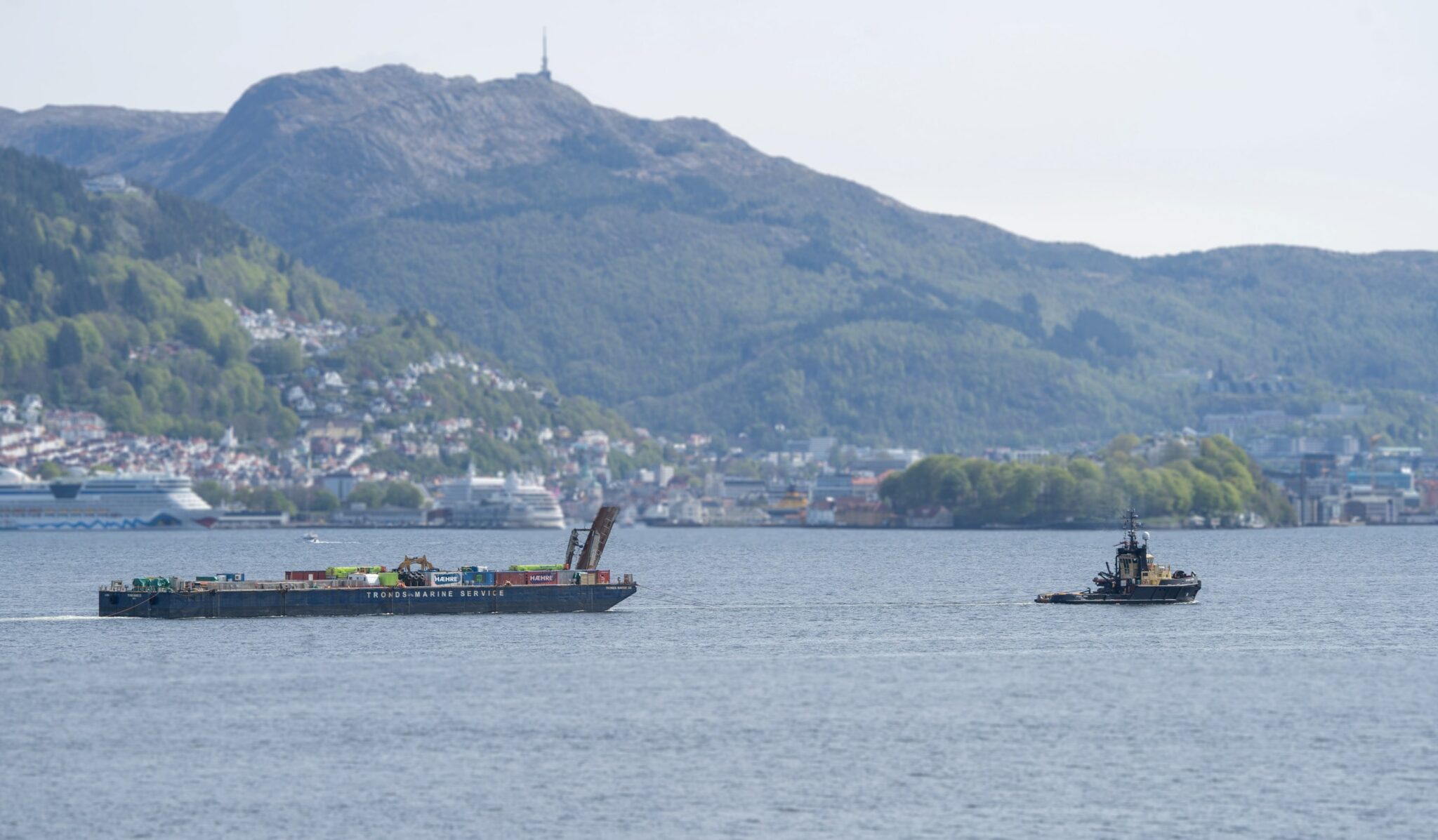 Anleggsarbeidet på Jan Mayen har startet - første båt har gått ...
