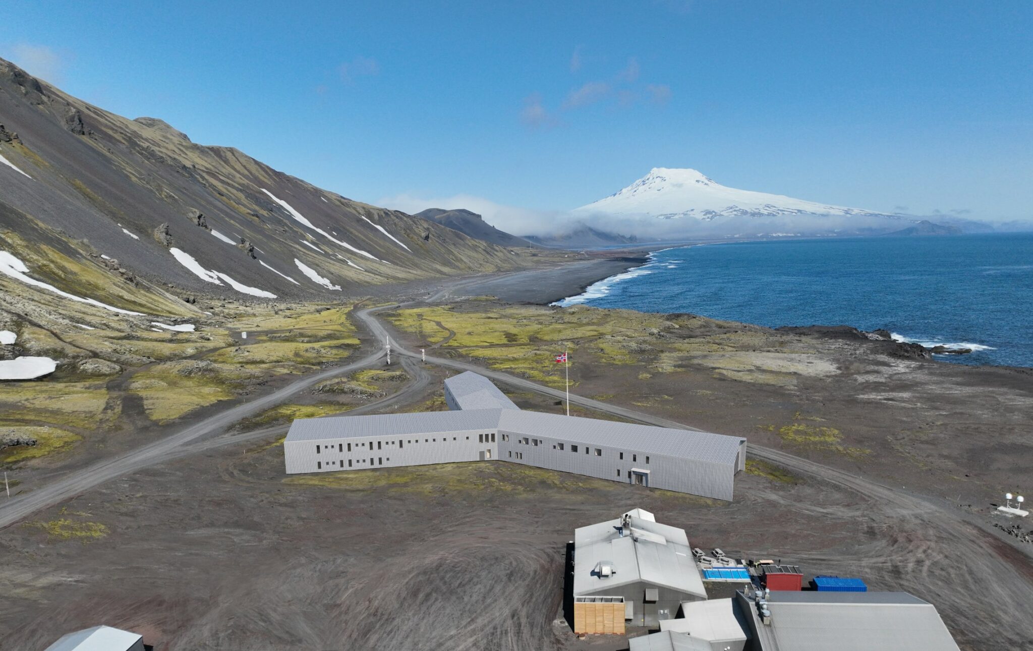 Anleggsarbeidet på Jan Mayen har startet - første båt har gått ...